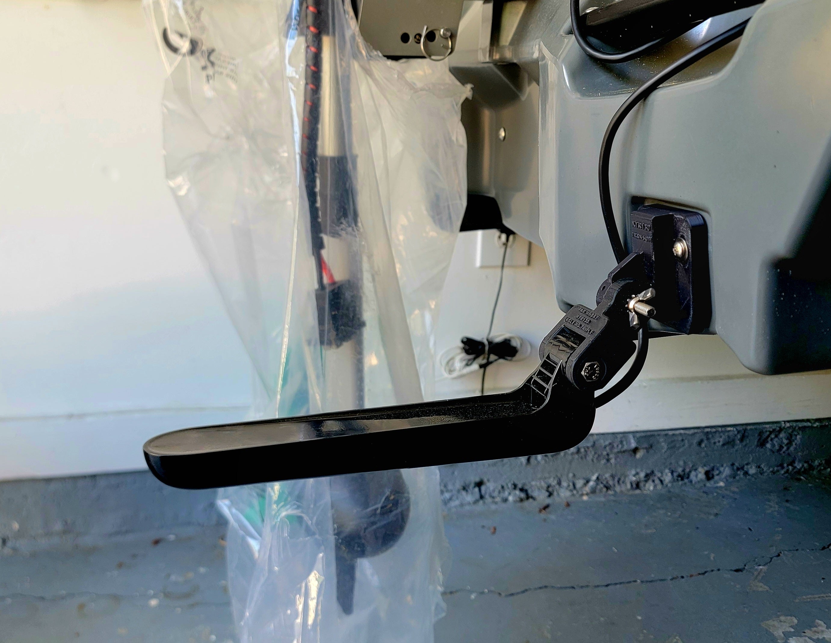 Bonafide XTR 130 Lowrance Eagle HD Tripeshot Stern Mount Transducer ...